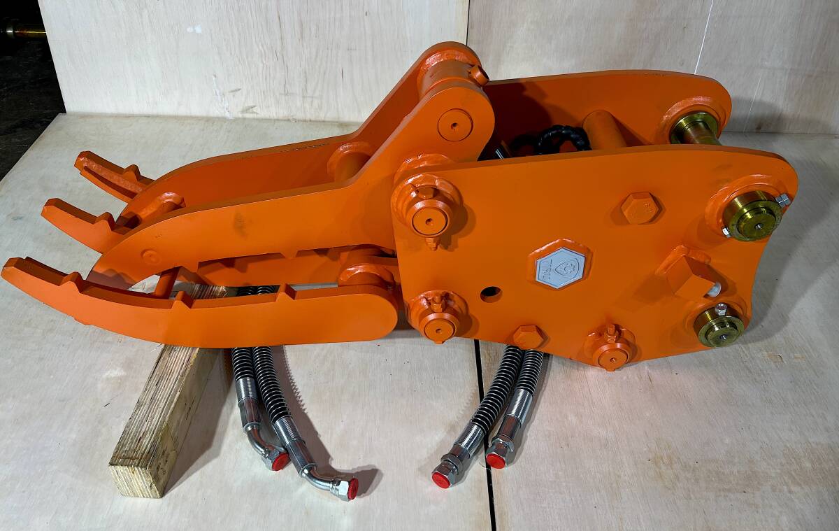 【未使用】(新品)*0.1M3用*油圧フォーク*ハサミ*ツメ*(ピン径38㎜アーム先端幅140㎜)*ヤンマー:VIO27/VIO30/VIO35/B3/B4/B25/B27/B32/B37 ...