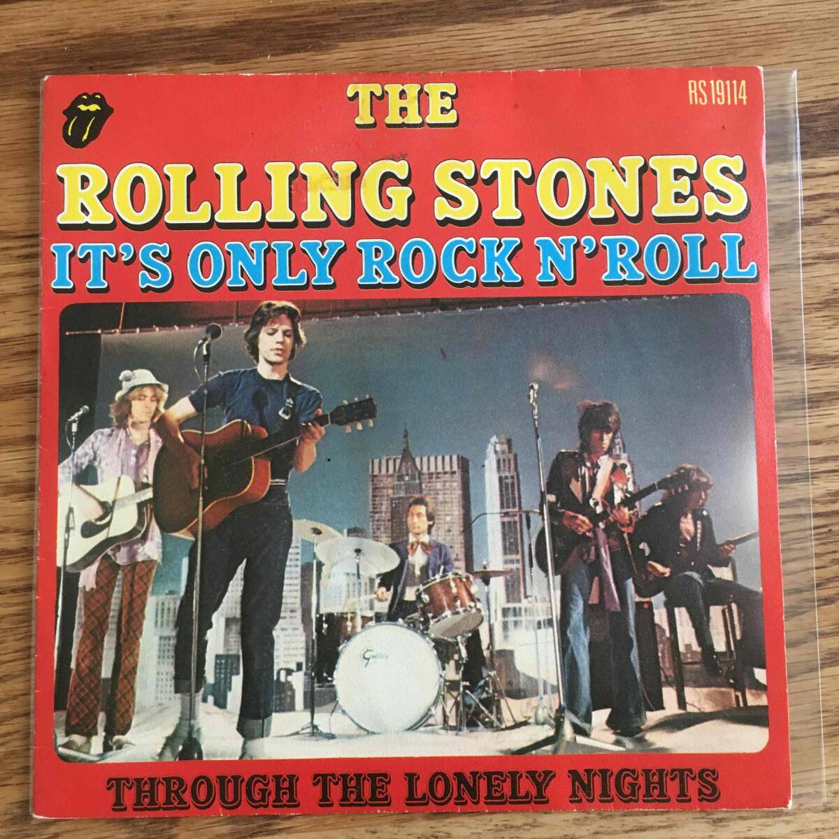 【やや傷や汚れあり】【フランスプレス】レアジャケ/The Rolling Stones/ It's Only Rock N'Roll/RS 19114/45 RPM/シングル/初期マトの落札 ...