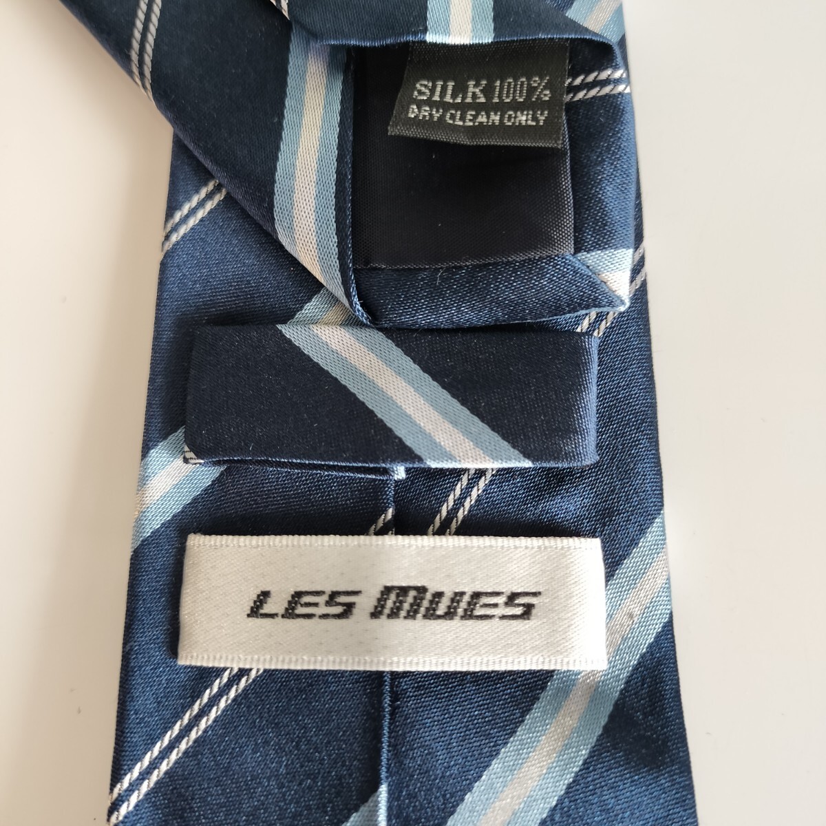 【目立った傷や汚れなし】LES MUES（レミュー）紺水色ストライプネクタイの落札情報詳細 - Yahoo!オークション落札価格検索 オークフリー