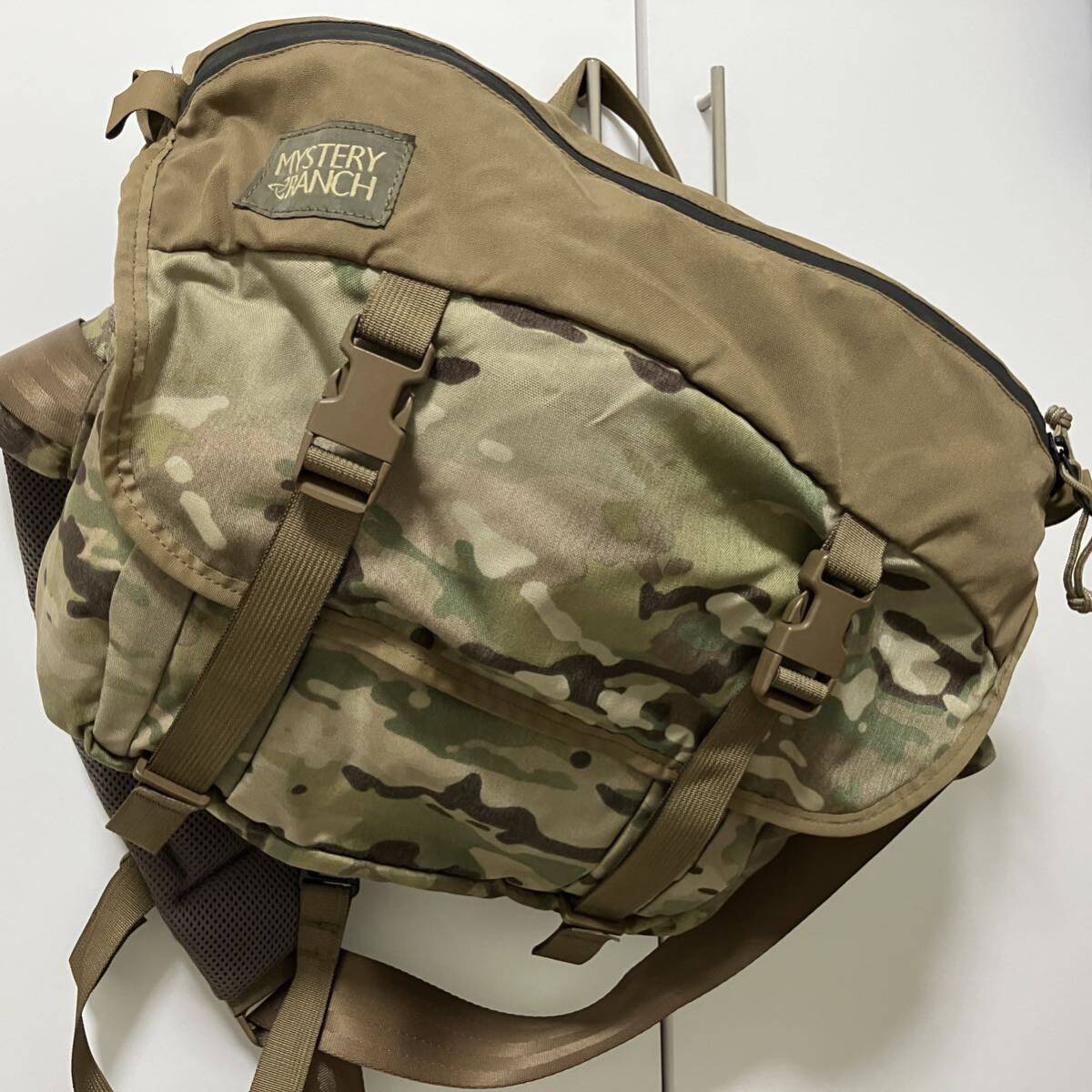 【目立った傷や汚れなし】美品 Mystery Ranch INVADER(インベーダー) 迷彩 マルチカム メッセンジャーバッグの落札情報詳細 ...