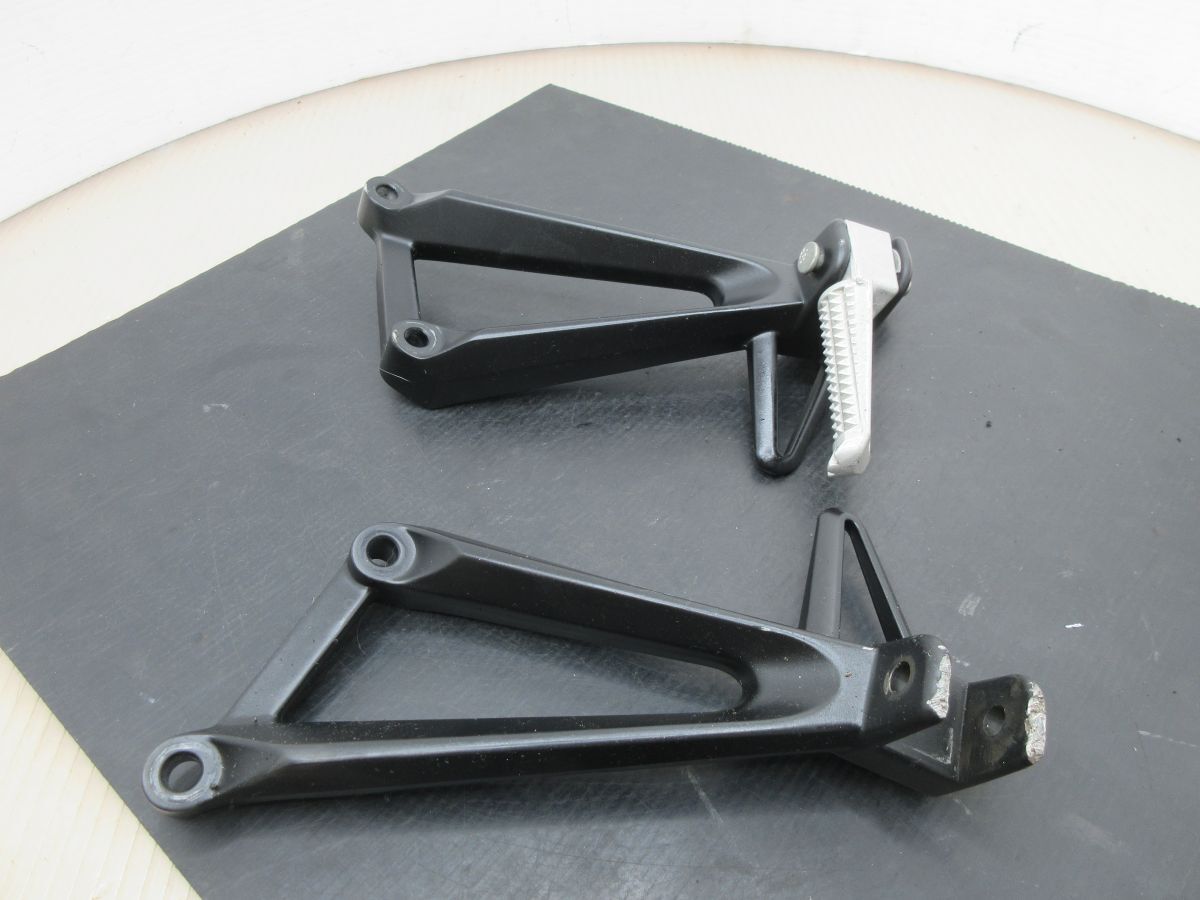 【やや傷や汚れあり】【C4382】ヤマハ. YZF-R25.純正タンデムステップ右一式/美品!!【茨城発】RG10J-0160検索yzfr25 ...