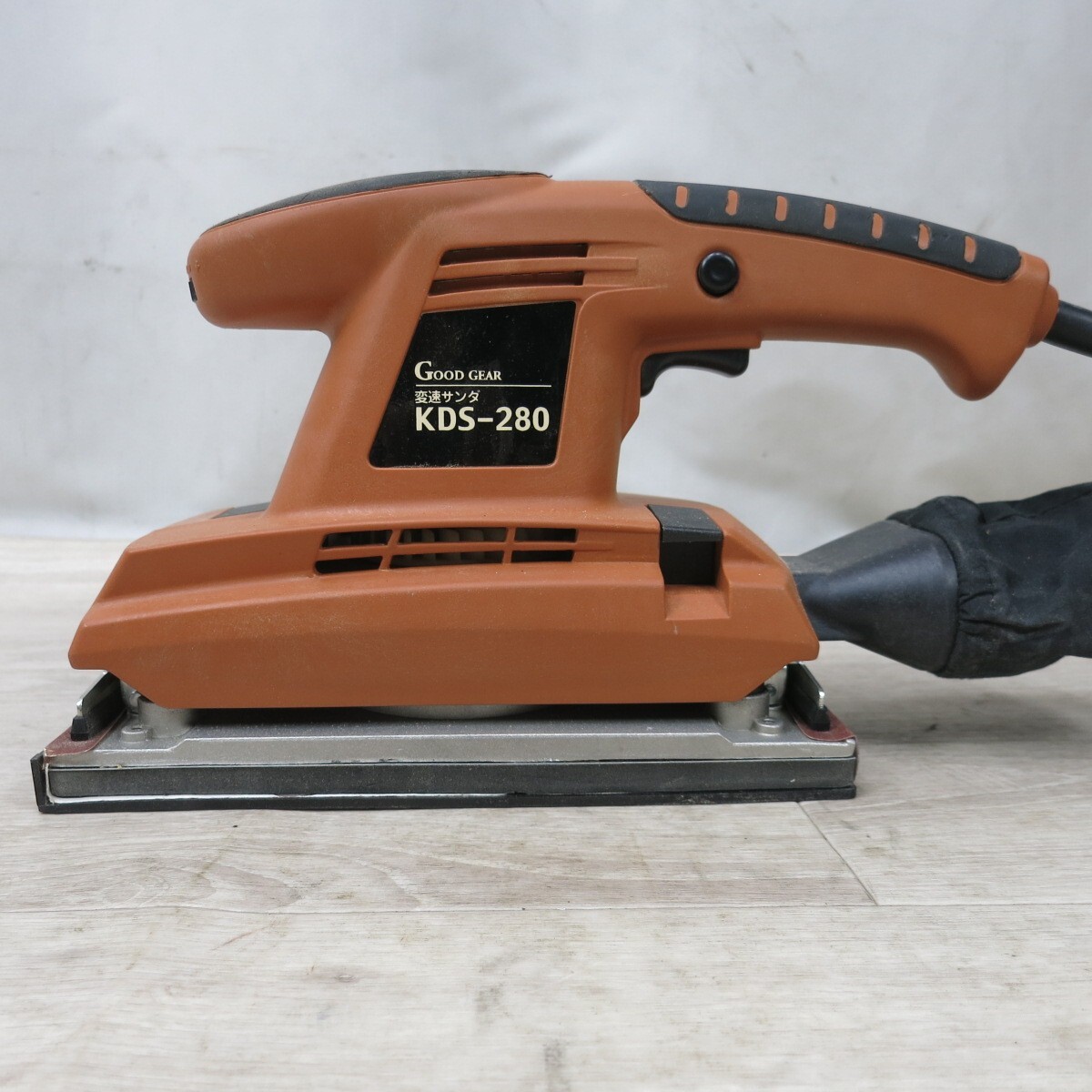 【やや傷や汚れあり】[送料無料] GOOD GEAR 変速 サンダ 100V KDS-280 サンダー 研磨 箱付き 新興製作所 電動 工具 ...