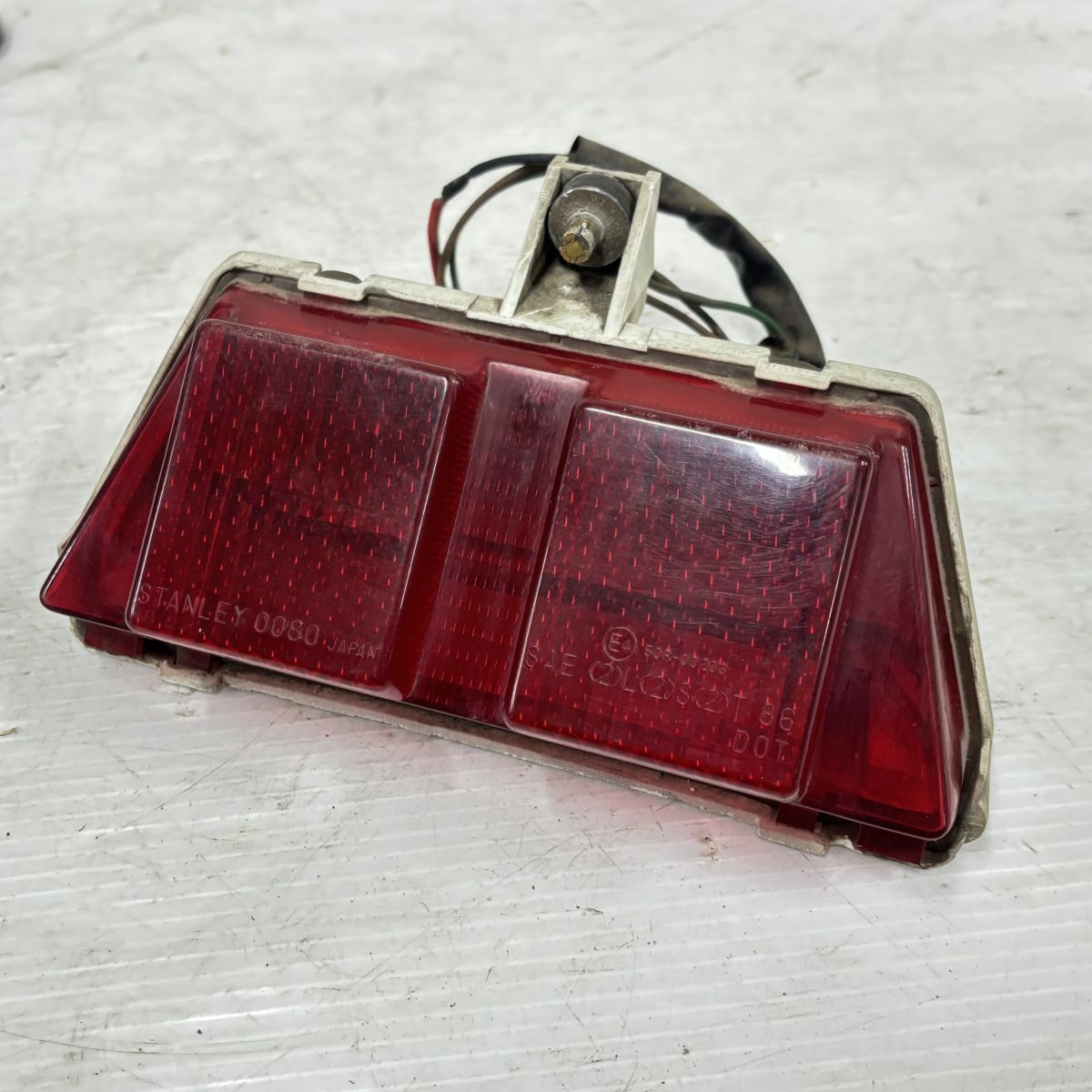 【目立った傷や汚れなし】ホンダ RVF400 テールランプ HA-252 【C2】 NC35 -11012 VFR NSRの落札情報詳細 - Yahoo!オークション落札価格検索 オークフリー