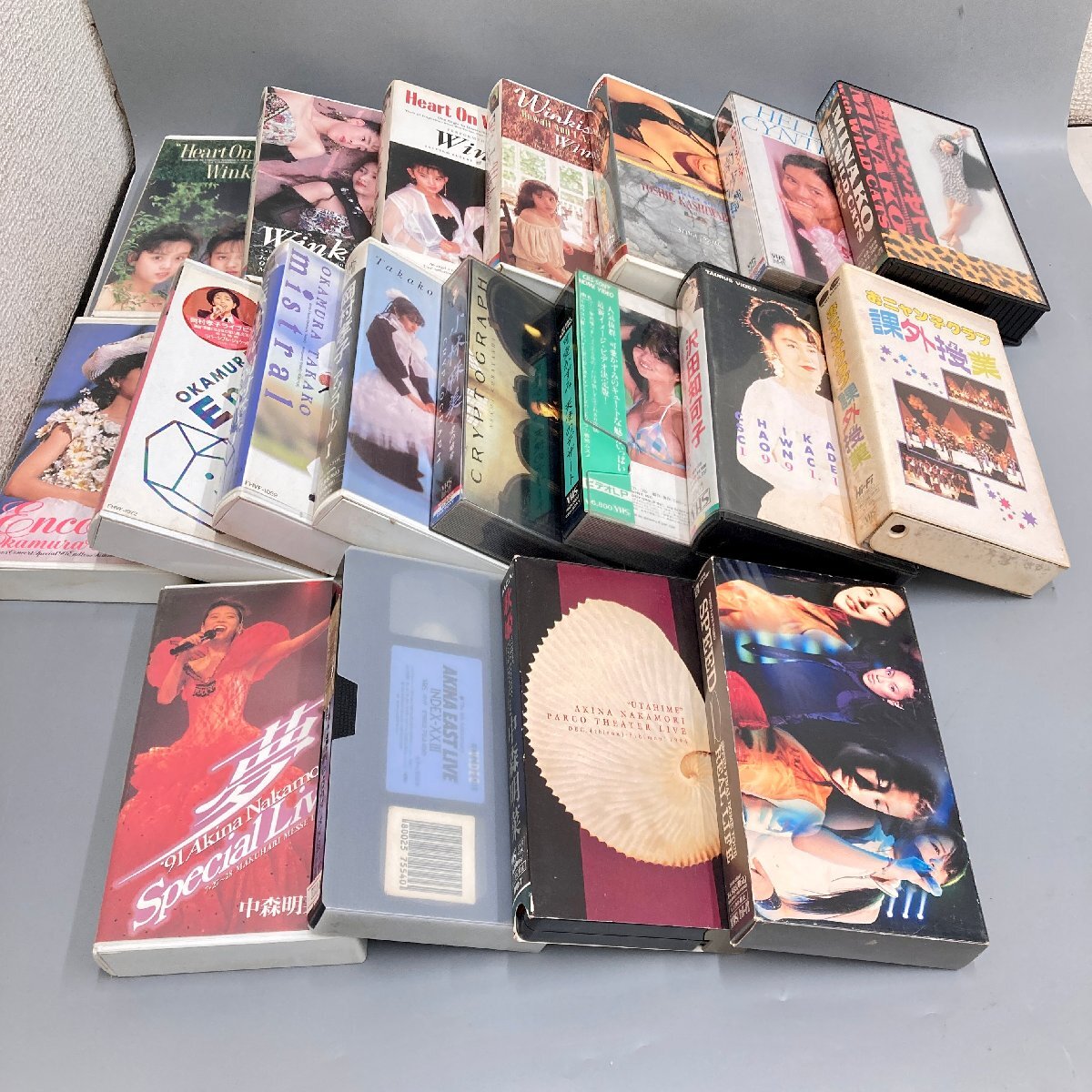 【やや傷や汚れあり】 [14] アイドル VHS 19点 まとめ売り Wink 中森明菜 岡村孝子 おニャン子 他 女性アイドル 昭和 動作未 ...
