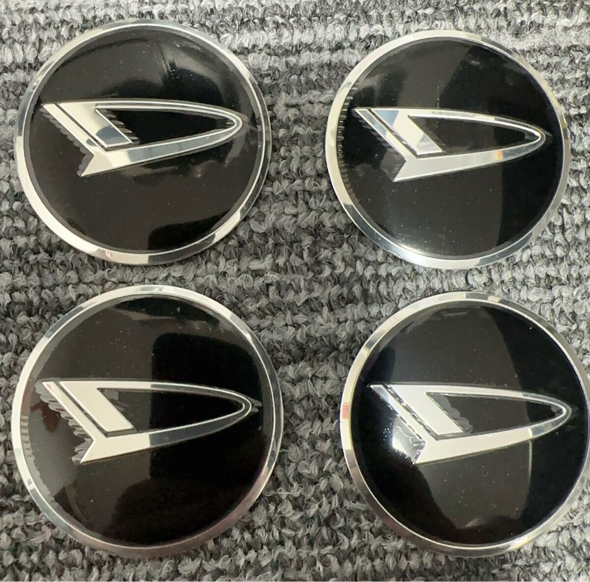 【未使用】ダイハツ ホイールセンターキャップステッカー 56mm 4枚 ブラックの落札情報詳細 - Yahoo!オークション落札価格検索 オークフリー