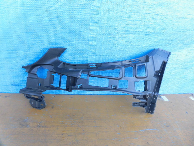 【傷や汚れあり】AG645 ベンツ W205 Cクラス フロントバンパーブラケット 左 A2058853165の落札情報詳細 - ヤフオク落札 ...