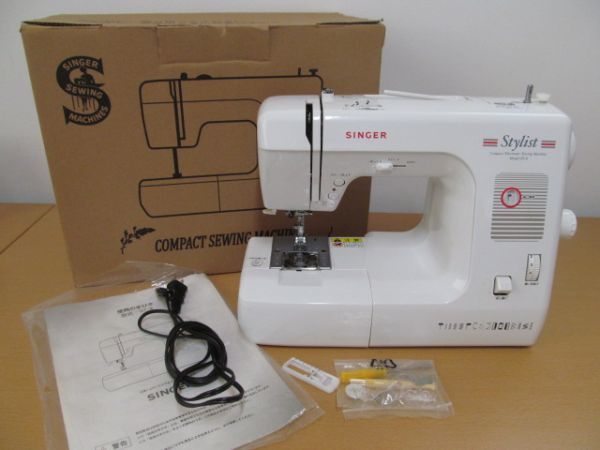 【目立った傷や汚れなし】(43053)SINGER シンガー 家庭用ミシン SINGER Stylist ST-8 ホワイト 中古品 美品の ...