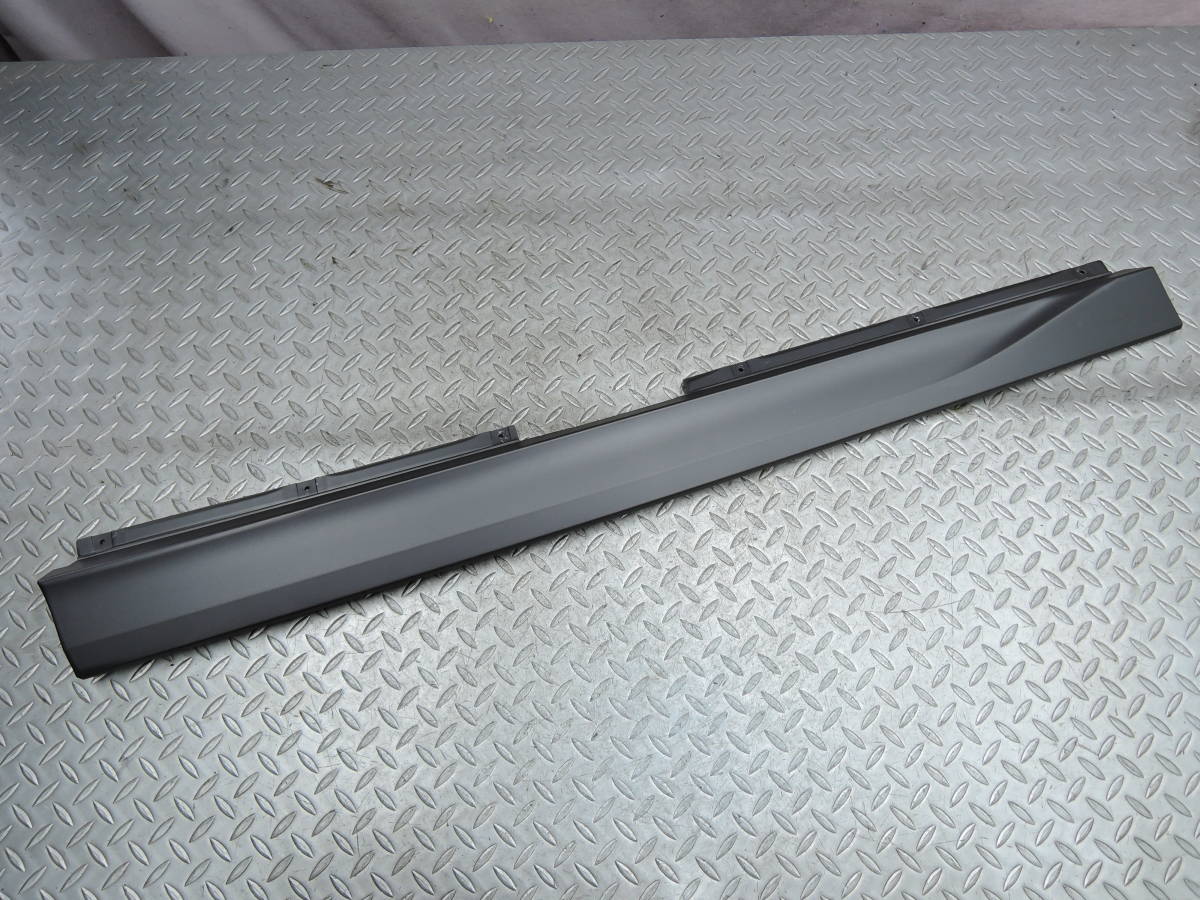【目立った傷や汚れなし】【詳細不明・売切】 レクサス UX 純正 【新車外し】 左 助手席側 フロントドア サイドモール 75072 ...