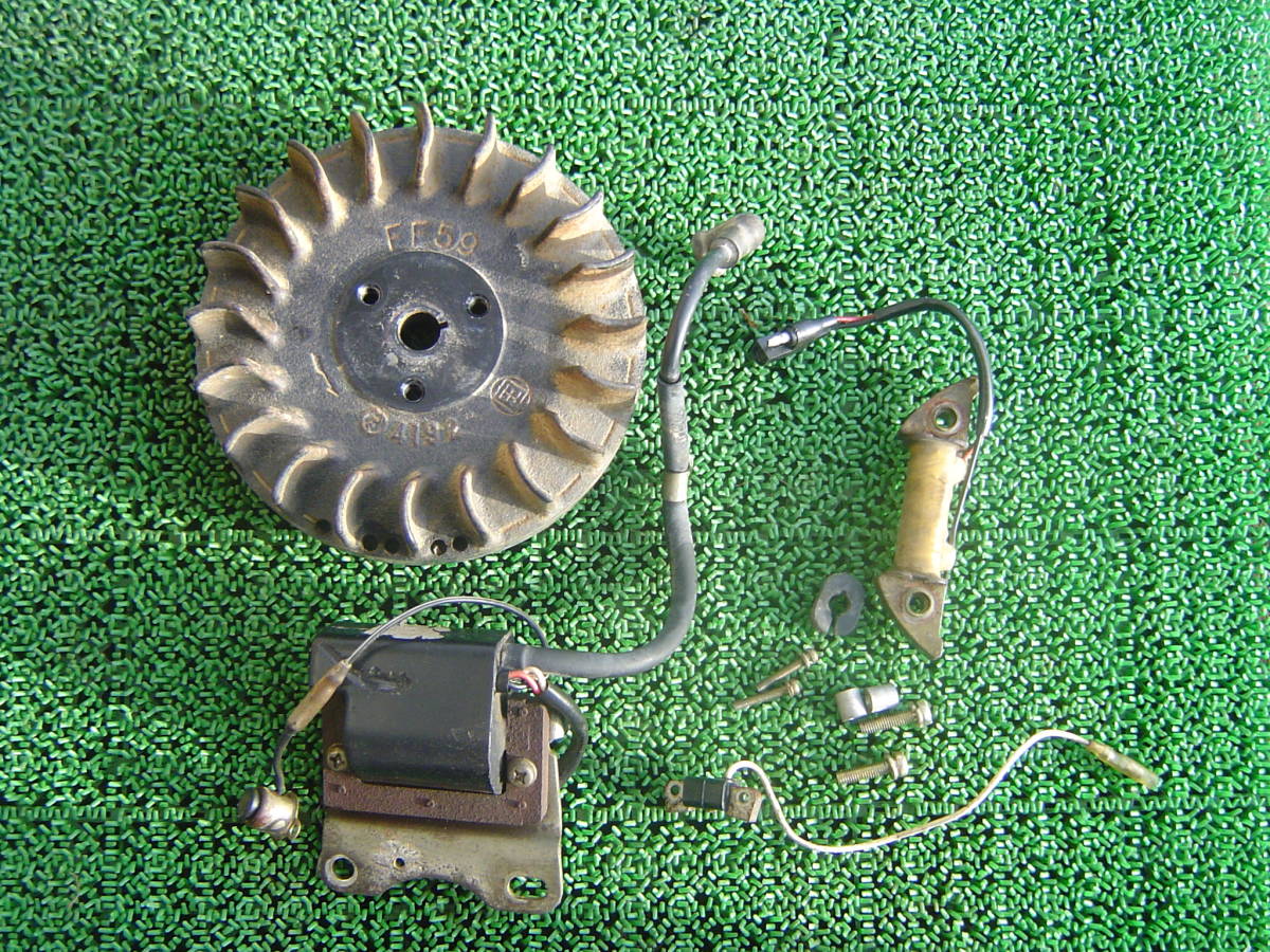 【中古】ロビン エンジン EY18-3BT2 電子点火 イグニッションコイル 点火コイル ピックアップコイル フライホイール チャージコイル ...