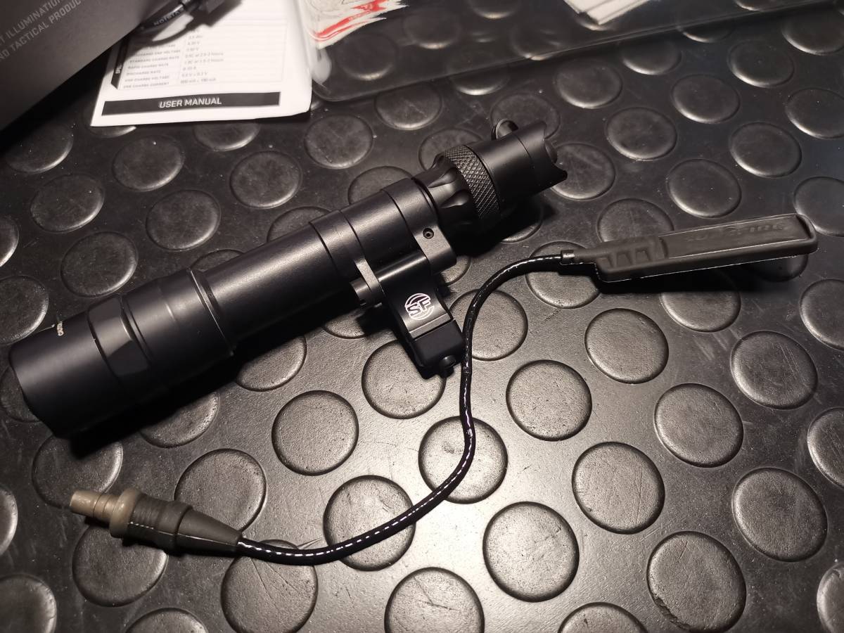 【未使用に近い】①Surefire SCOUTLIGHT PRO M640 デュアルスイッチ | ②ST07テープスイッチ付き | ③Surefire キャップ アクリルBB弾避け 付きの落札 ...