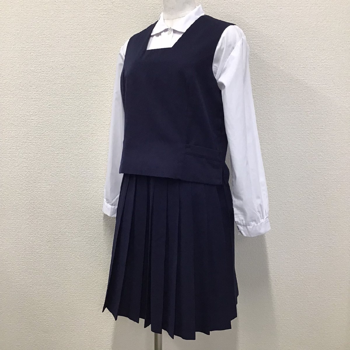 【傷や汚れあり】O721 (中古) 校名不明 3点セット /M/W60/丈50/車ひだ24本/ベスト/ブラウス/スカート/NIKKE/紺/冬服/冬用/制服/中学校/高校/女子学生/学生服の落札 ...