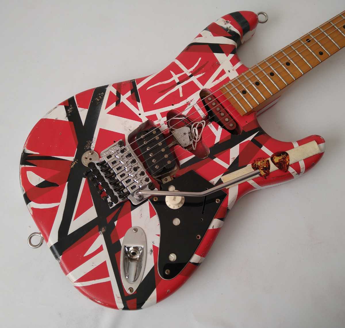 【傷や汚れあり】EVH ヴァンヘイレン VAN HALEN KRAMER 5150 ボディの落札情報詳細 - ヤフオク落札価格情報 オークフリー