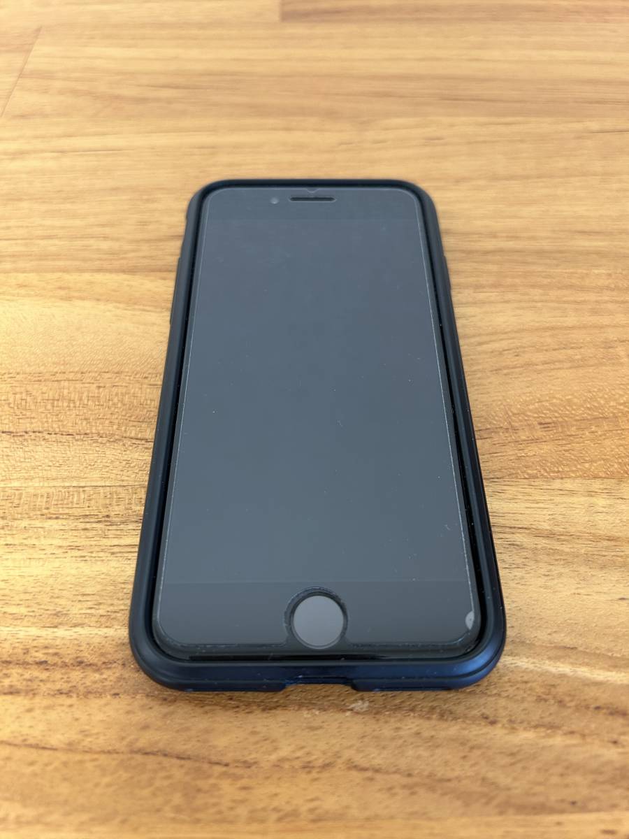 【未使用に近い】新品同様 iPhone SE2 64GB SIMフリー + NIMASO ガラスフィルム + Spigen ケース、Apple ...