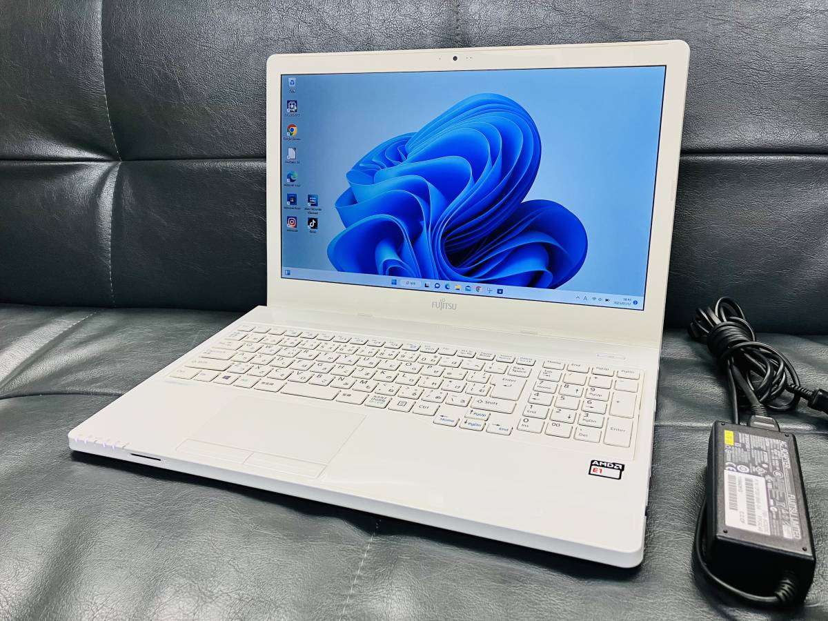 【やや傷や汚れあり】R6685CPD 富士通 FUJITSU LIFEBOOK AH30/X FMVA30XW 15.6型/AMD E1 ...