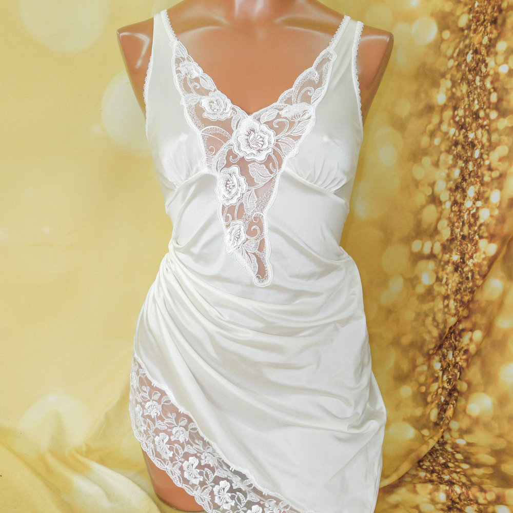 【未使用に近い】ランクBΣCFO-C4-5-SP Subrosa＊B80：Mサイズ＊清楚が溢れる艶白パジャマ エモくて大人な胸部薔薇 V ...