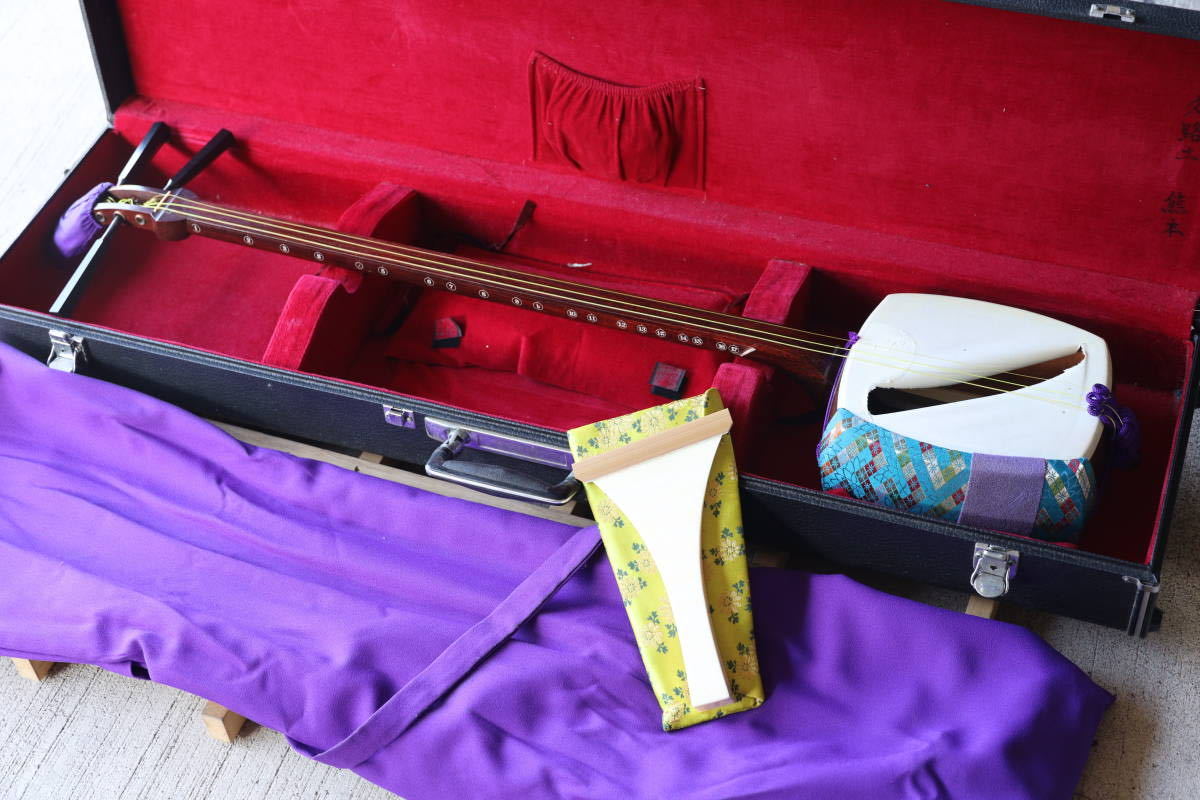 【やや傷や汚れあり】（B3552）三味線 紅木 唐木 バチ付き ハードケース入り 民謡？ 長唄？ 津軽？ 現状 委託品の落札情報詳細 - Yahoo!オークション落札価格検索 オークフリー