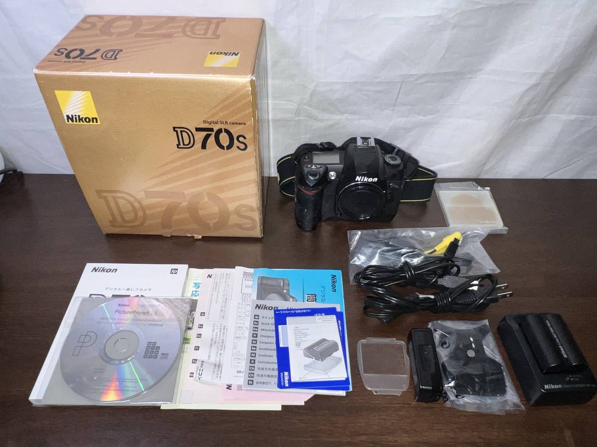 【全体的に状態が悪い】動作品 Nikon/ニコン D70S デジタル一眼レフカメラ ボディ 元箱・バッテリー・付属品あり の落札情報詳細 - ヤフオク落札価格検索 オークフリー