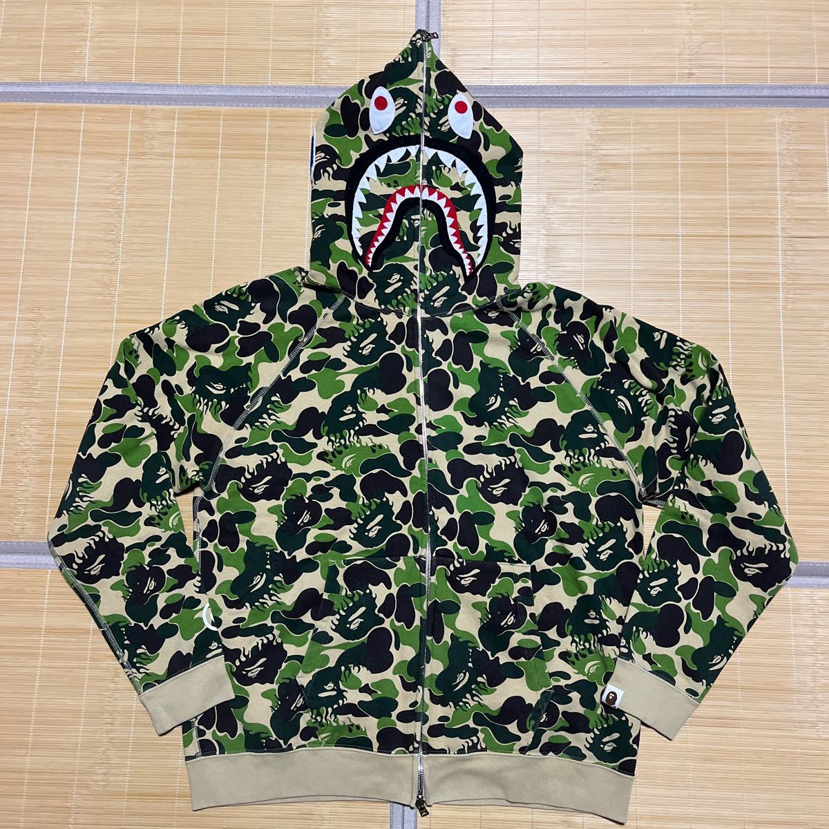 【目立った傷や汚れなし】ムック本限定 A BATHING APE BAPE KAWS FIRE CAMO 迷彩 SHARK HOODIE ...