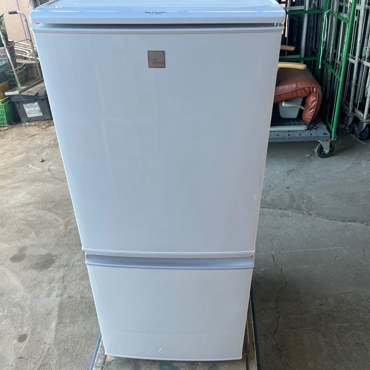 【傷や汚れあり】【直接引き取りのみ】SHARP シャープ ノンフロン冷凍冷蔵庫 2ドア SJ-14E5-KW ホワイト 2018年製 137L 中古品の落札情報詳細 - ヤフオク落札価格検索 ...