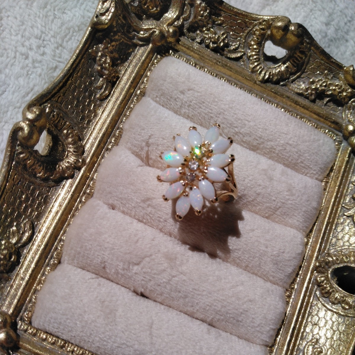 【未使用】天然石 オパール リング 指輪 18K金張り(18kgf) 綺麗な遊食 サイズ10号くらい 石 リーフ型のオパールx12、ジルコニアx3の落札情報詳細 - ヤフオク落札価格検索 オークフリー