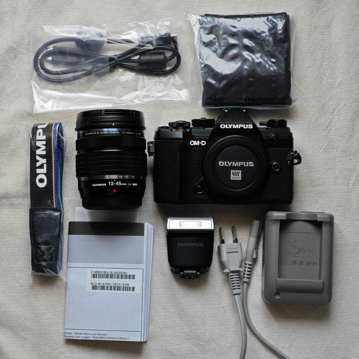 【やや傷や汚れあり】OLYMPUS OM-D E-M5 Mark III 12-45mm f4.0 PRO レンズキット ブラック ミラーレス一眼カメラ オリンパス マイクロフォーサーズの落札 ...
