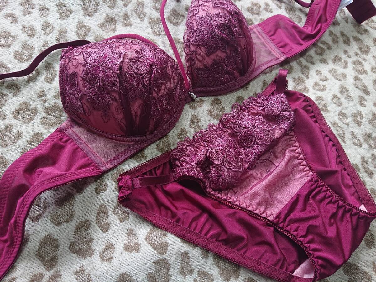 【未使用】.。o ブラジャー。パンティ o。.A75－M.パープル。ワイン。キラキラお花の刺繍が豪華！！谷間ストーン！すべすべ！の落札情報詳細 - Yahoo!オークション落札価格検索 オークフリー