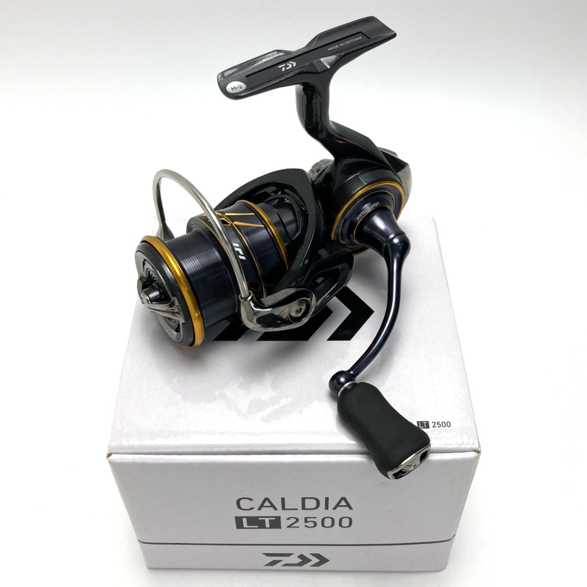 【目立った傷や汚れなし】☆☆ Daiwa ダイワ 21 カルディア Lt2500 060285 スピニングリール 箱付き 目立った傷や汚れなし