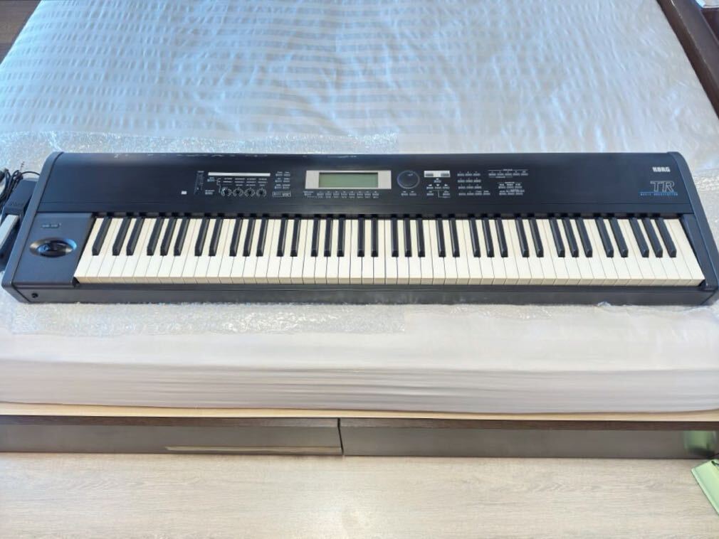 【やや傷や汚れあり】【動作確認済】Korg シンセサイザー MusicWorkStation TR88 RHII ウェイテッド88鍵盤 ...