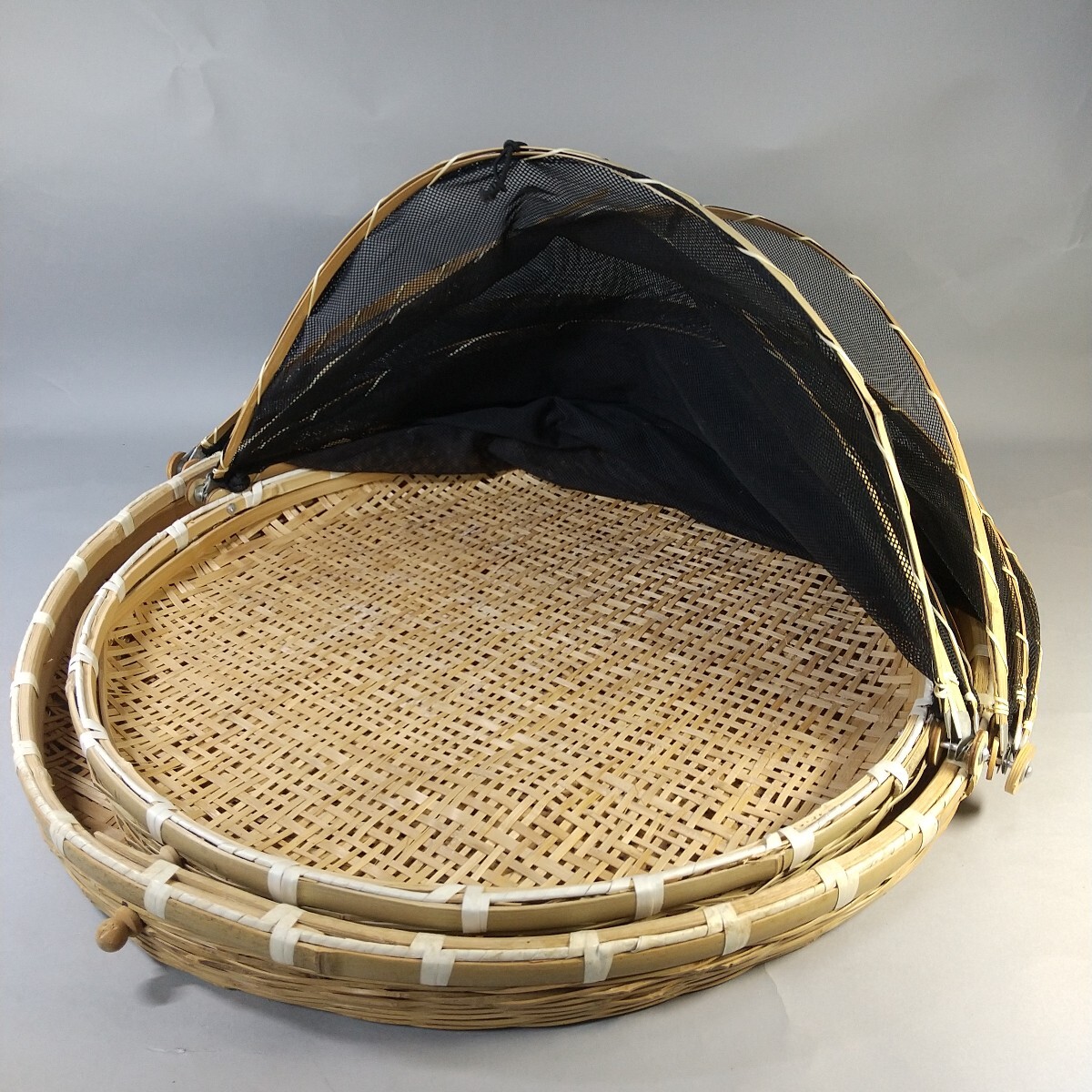 【やや傷や汚れあり】7296 同梱NG 可動式網ネットフードカバー蓋付き平型竹ざる/丸径56㎝/65㎝×H6㎝/竹編/干し野菜水切り/竹かご/バスケット籠笊2個セットの落札情報詳細 ...