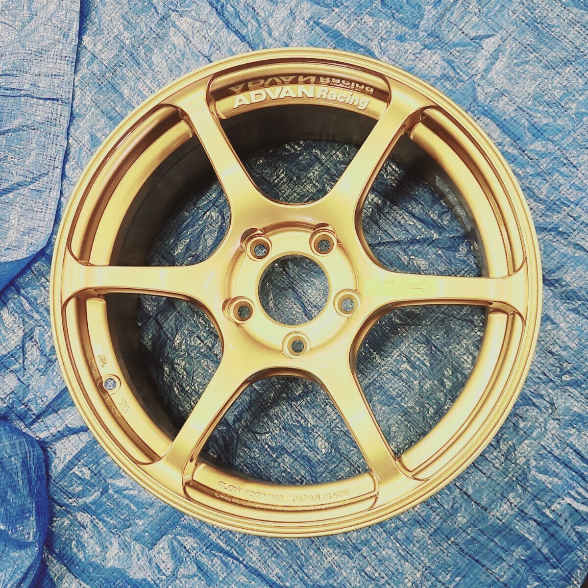 【未使用】(新品未使用)ADVAN RACING RG3 17x8.0J 5/114 +45 レーシングゴールドメタリック 4本セット鋳造の ...