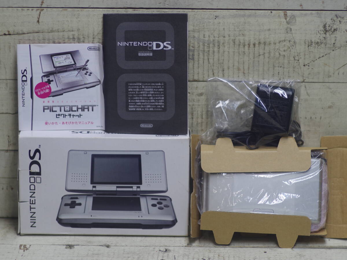 【やや傷や汚れあり】M11305 GBA/DS共に読み込みOK!! 動作良好!! NINTENDO プラチナシルバー DS 箱/説明書/アダプター付属 60サイズ0609の落札情報詳細 ...