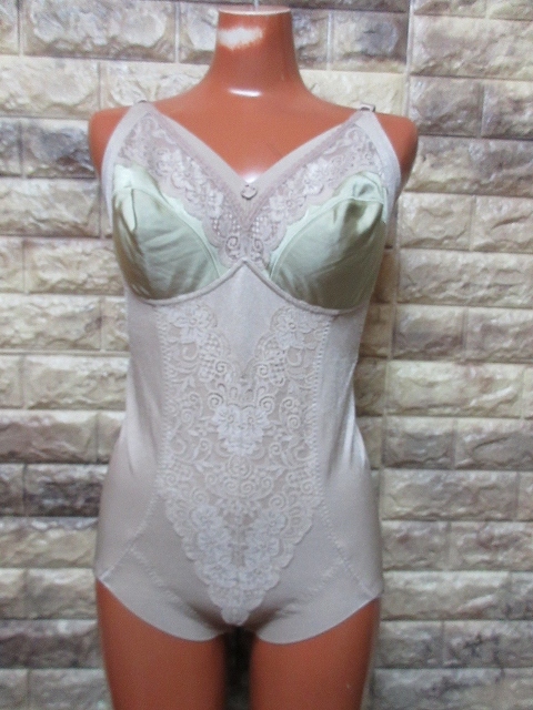 【目立った傷や汚れなし】G-804★シャルレ・FC071♪程よく補整ボディースーツ(D90LL)★の落札情報詳細 - Yahoo!オークション落札価格検索 オークフリー