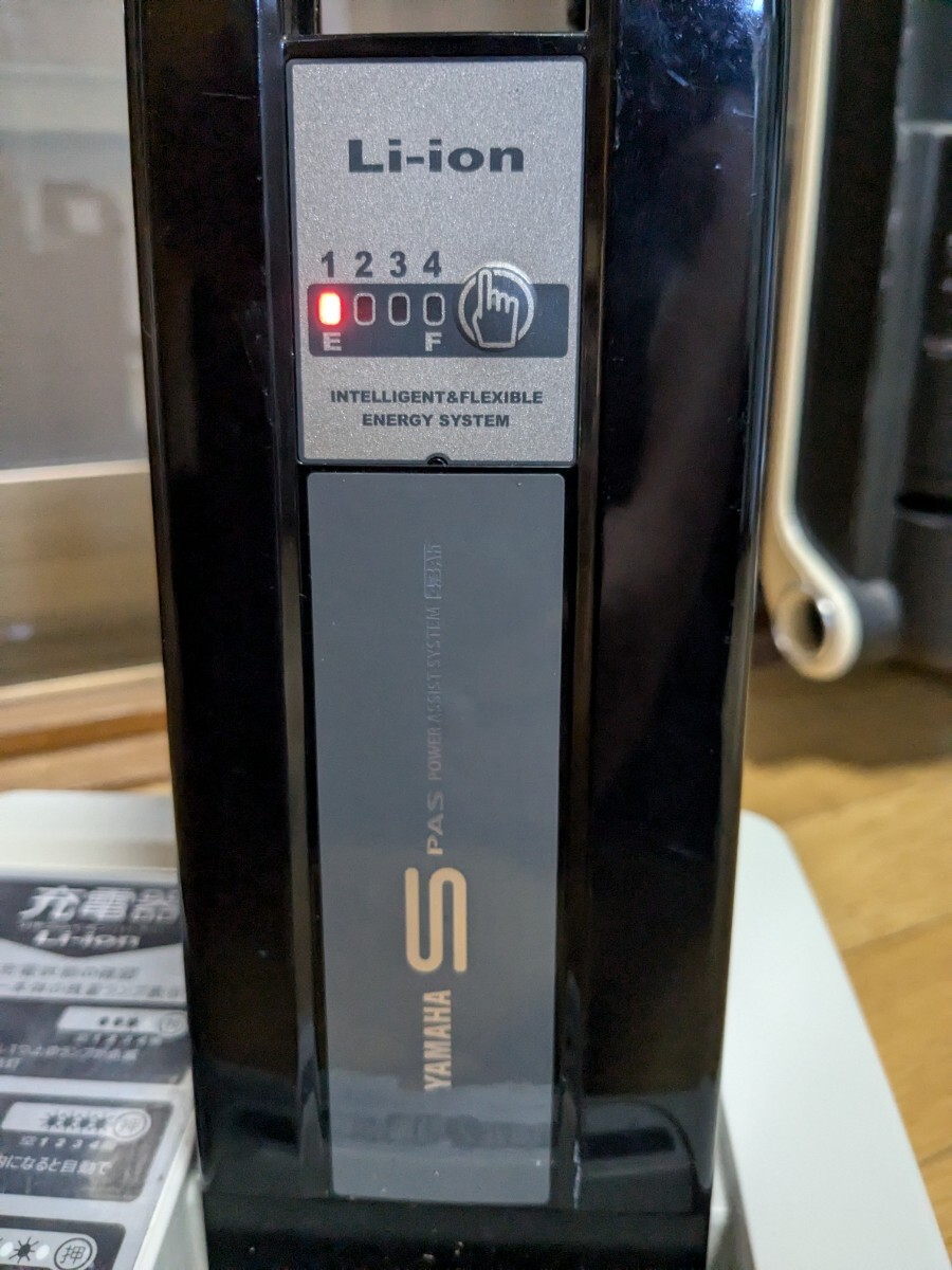 【目立った傷や汚れなし】YAMAHA 充電器 バッテリー ヤマハ発動機リチウムイオンバッテリー ヤマハPAS専用 4.3Ah X81-22 ブラック 90793-25122【純正品】 電動 ...