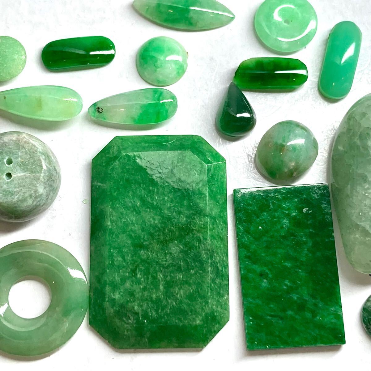【やや傷や汚れあり】1円〜大量!!彫刻!!変形!!≪天然本翡翠おまとめ1009.5ct≫n 約201.9g ルース 裸石 宝石 ジェイダイト jadite jade ヒスイ ひすい 勾玉 w5 ...