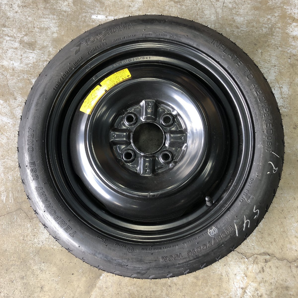 【やや傷や汚れあり】[24T01329A] 三菱 ギャラン(EC1A) 純正 テンパータイヤ(スペアタイヤ) T135/70D16 1997年 ...