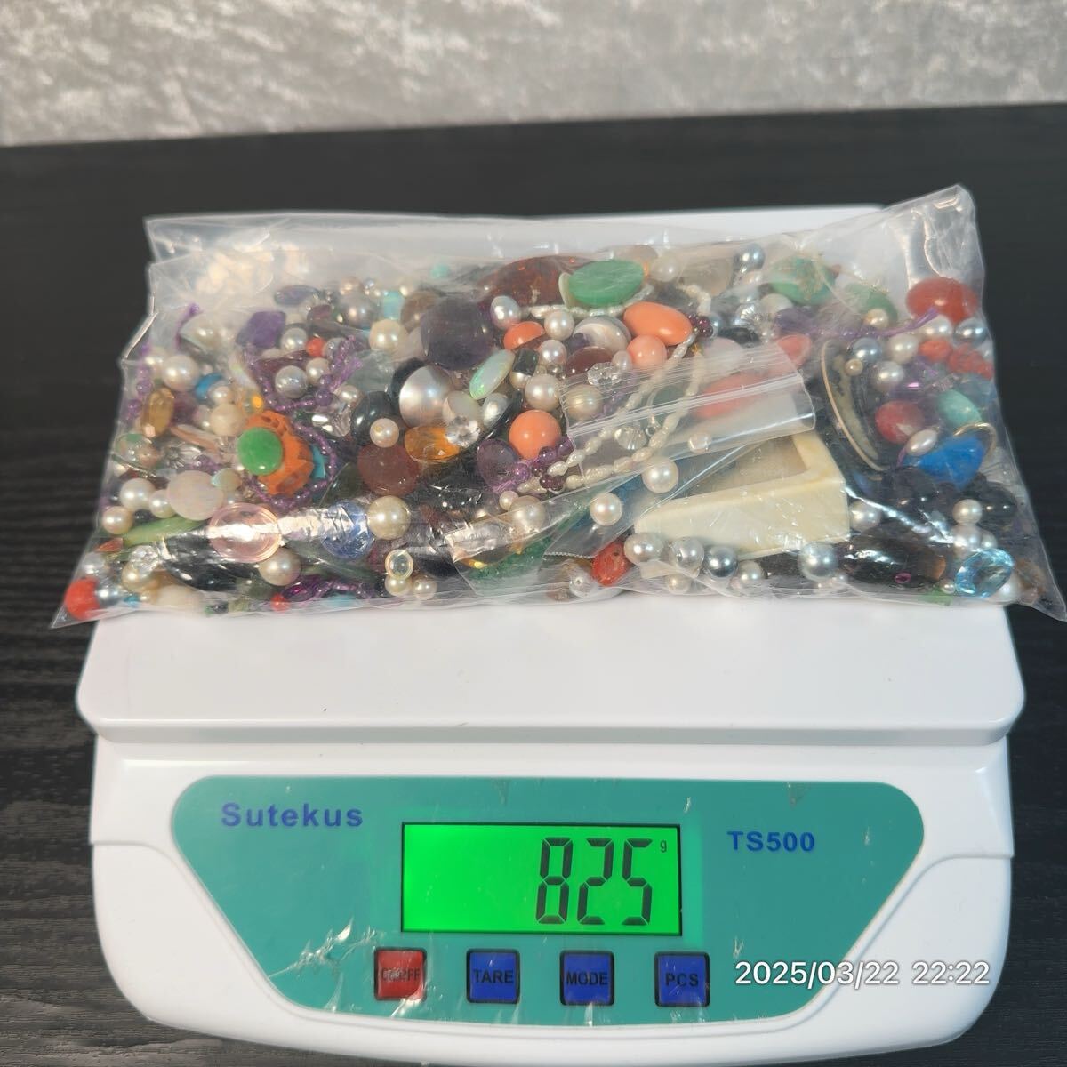 【やや傷や汚れあり】1000円〜 大量 ルース 裸石 宝石 天然石 色石 カラーストーン パール 真珠 珊瑚 サンゴ 翡翠 ヒスイ オパール など 総量約々825gの落札情報詳細 ...