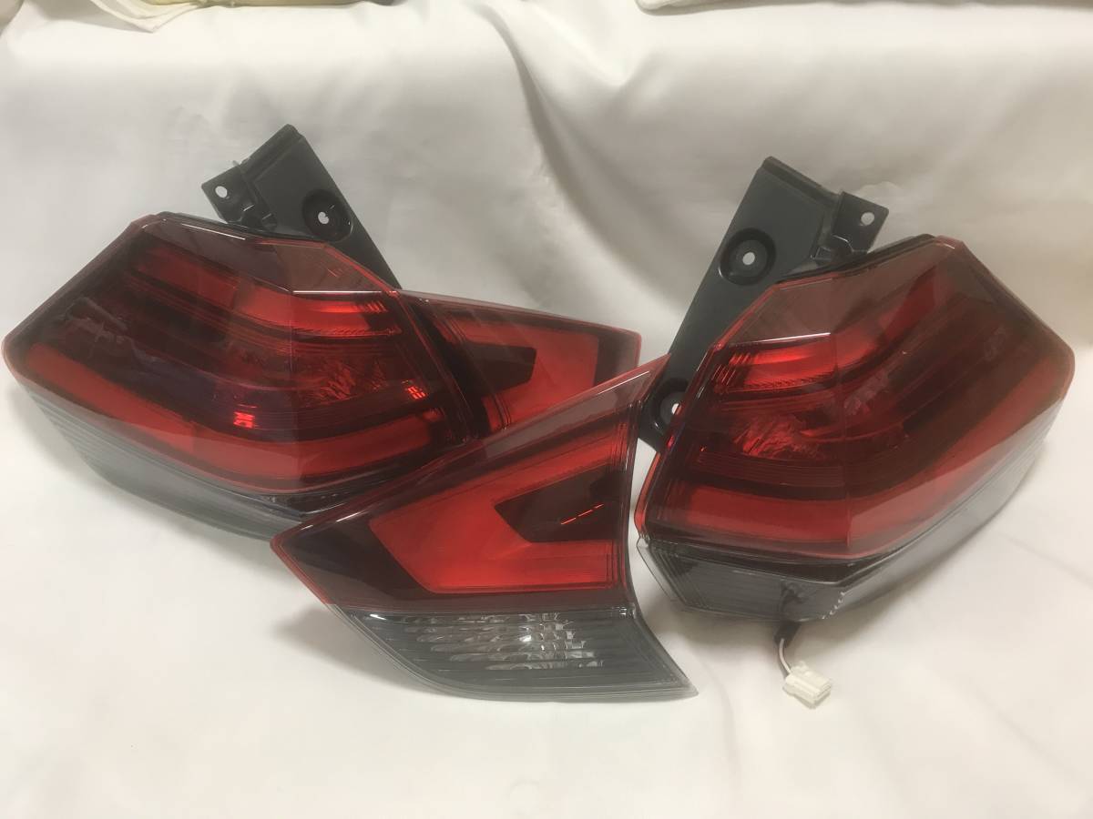 【目立った傷や汚れなし】★日産 エクストレイル T32 後期 純正 テールライト 左右セット 220-23746 226-23746の落札情報 ...