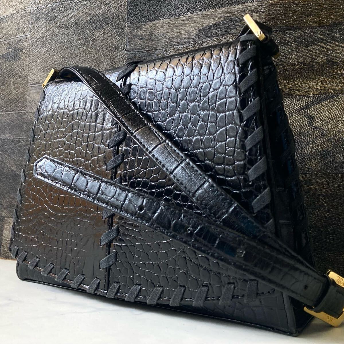 Yves Saint Laurent イヴサンローラン 腕時計 クォーツ ヴィンテージ2200-225872 YO サイズ 横約24㎜(リューズ含まず)縦約24㎜/CE0の落札情報詳細 ...