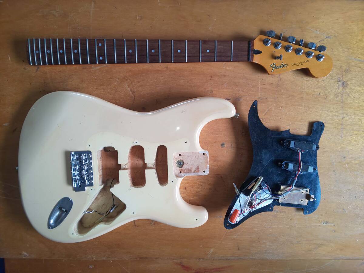 【傷や汚れあり】★ST314 55/60★Fender Japan★Eシリアル★ミディアムスケール ストラト★ジャンクの落札情報詳細 ...