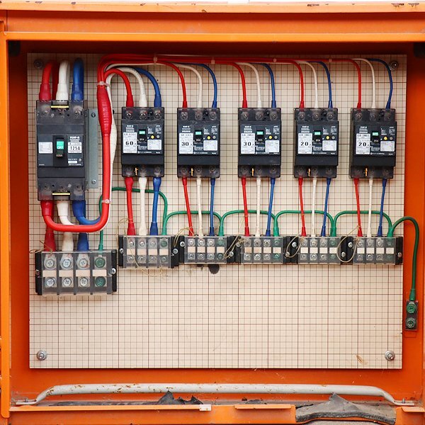 【傷や汚れあり】【現状渡し】 仮設用分電盤 工事用 | NFB 3P 125A | ELB 3P 60A 30A×2 20A×2 ...