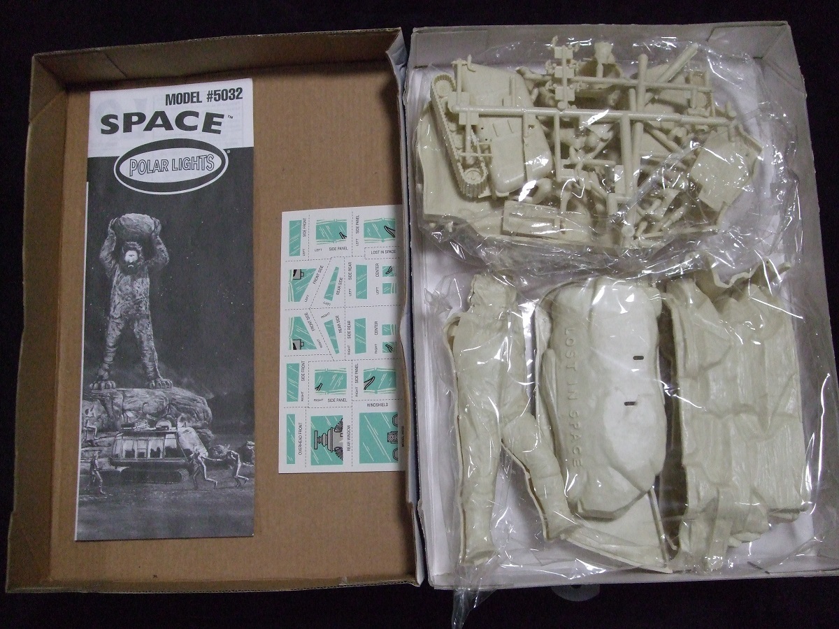 POLAR LIGHTS ポーラライツ製 LOST IN SPACE 宇宙家族ロビンソン 一つ目巨人＆探検車 未組み立て・プラモデル・長期保管 ...