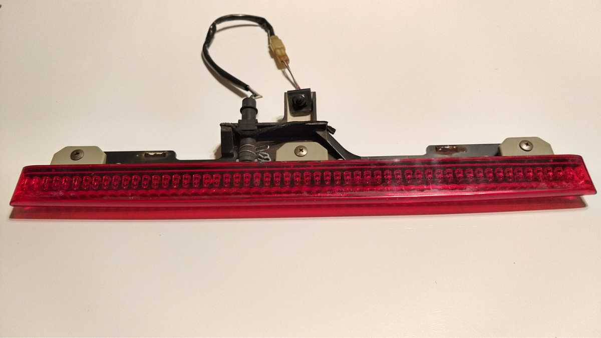 即日発送♪超美品です！ポルシェ、カイエン ハイマウントストップランプ♪純正部品、完動品です！部品番号は95563105002です！ の落札情報 ...