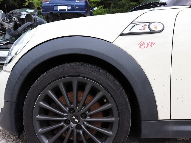 【傷や汚れあり】BMW MINI CooperS Clubman R55 LCI 2012年 ZG16 左フロントフェンダー (在庫No ...