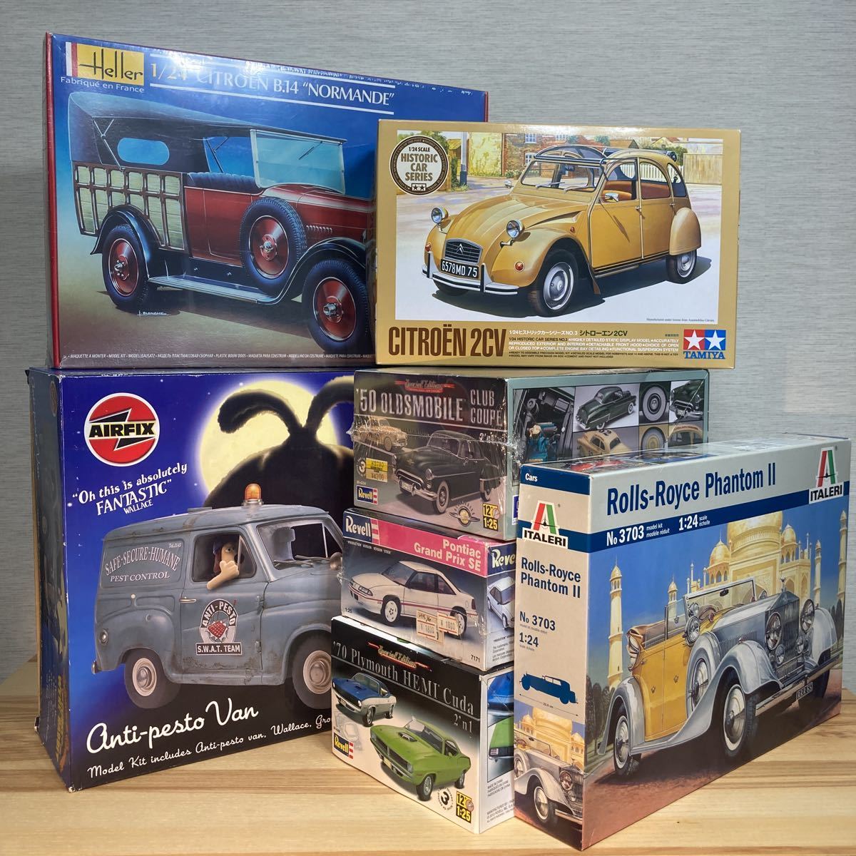 【未使用に近い】【送料無料】絶版プラモデルまとめ売り② タミヤ2CV Revell oldsmobile pontiac plymouth ...