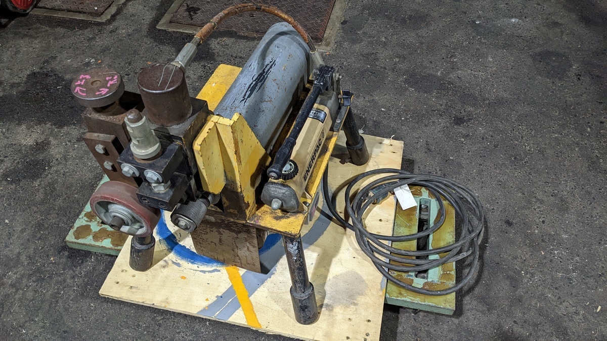 【傷や汚れあり】★中古★動作OK 倉野製作所 ロールグルービング加工機 RG6000-H エナパック 油圧ポンプ付 100V 溝切り パイプ ...