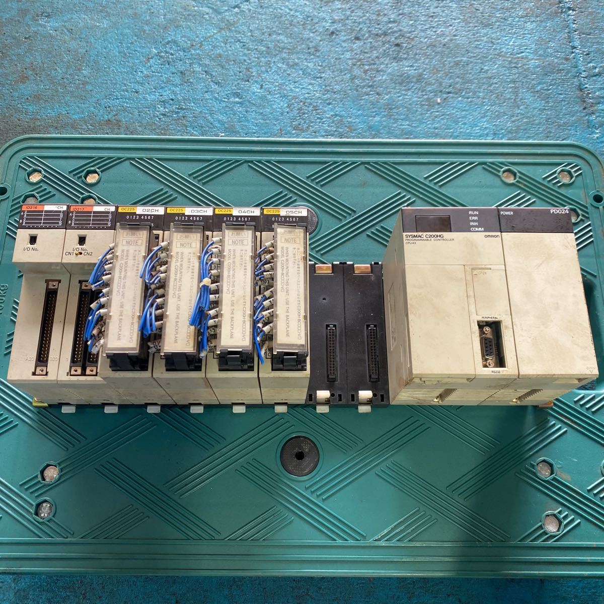 【傷や汚れあり】T1026 OMRON SYSMAC C200HG プログラマブルコントローラ CPUユニット C200HG-CPU43 ...