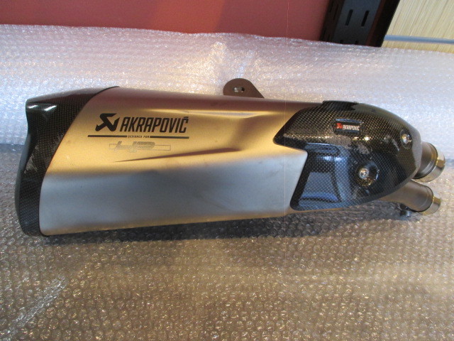【傷や汚れあり】 BMW S1000R AKRAPOVIC アクラポビッチ スリップオンカーボンマフラー 41R-04 9598の落札情報詳細 ...