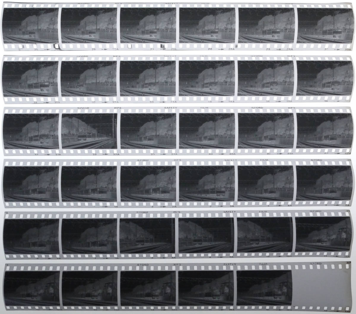 【やや傷や汚れあり】古い鉄道写真 ネガフィルム 『S58.10.22 8204（EF58+20系x7B）etc.』EF65516 EF661 EF5428 EF58150 EF6544 ...