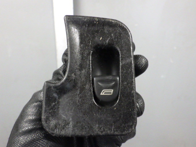 【やや傷や汚れあり】【送料無料】売り切り ABA-937AB アルファ147 右リアパワーウインドウスイッチ 05-09-14-554 C3 ...