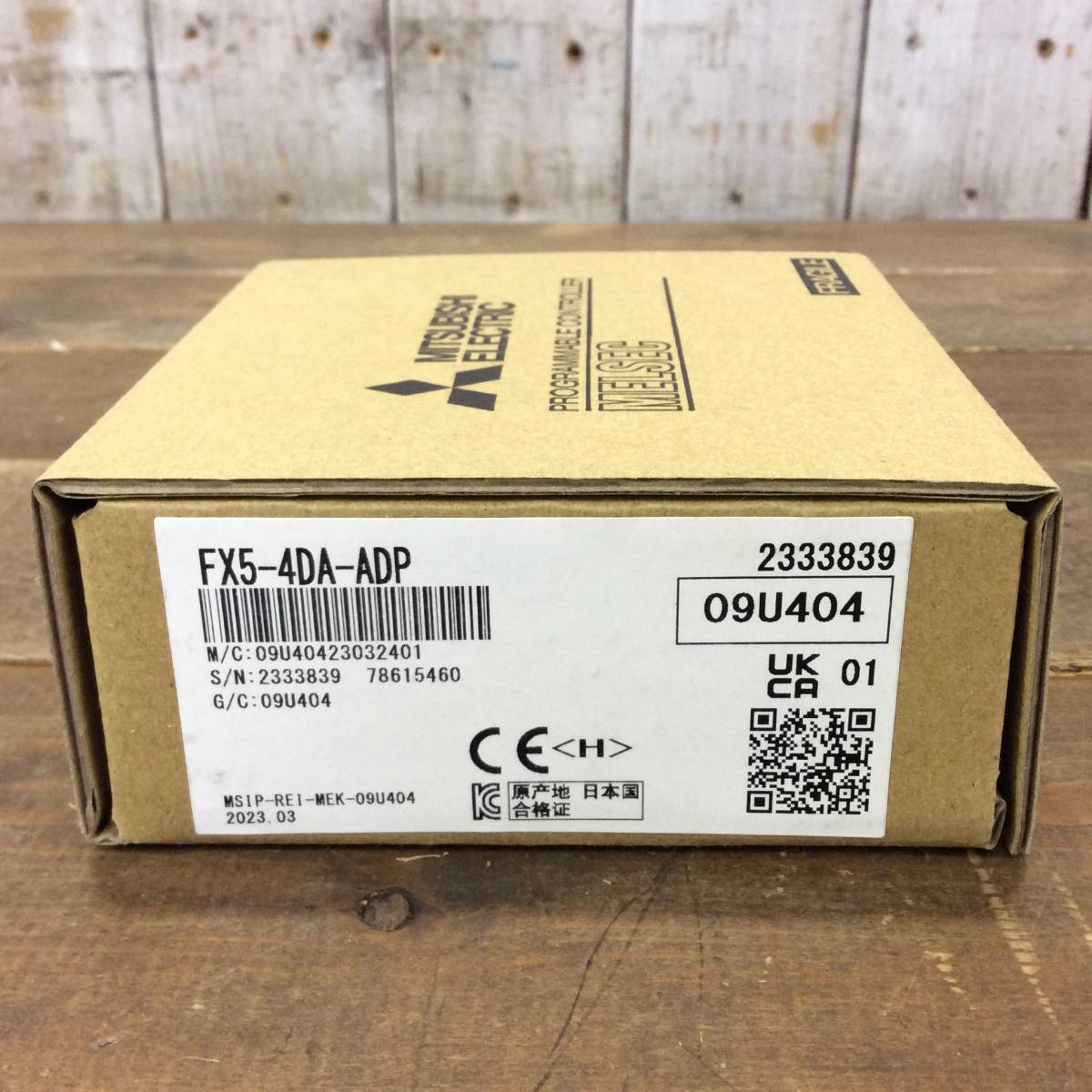 【未使用】 【AH-02556】新品未使用品 MITSUBISHI 三菱電機 アナログ出力拡張アダプタ FX5-4DA-ADP 2023年製 ...